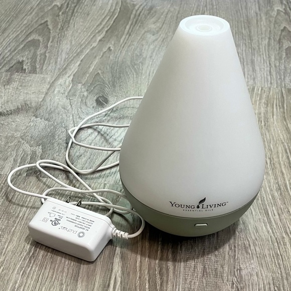 Young Living | Other | Young Living Dewdrop Essential Oil Diffuser With ...